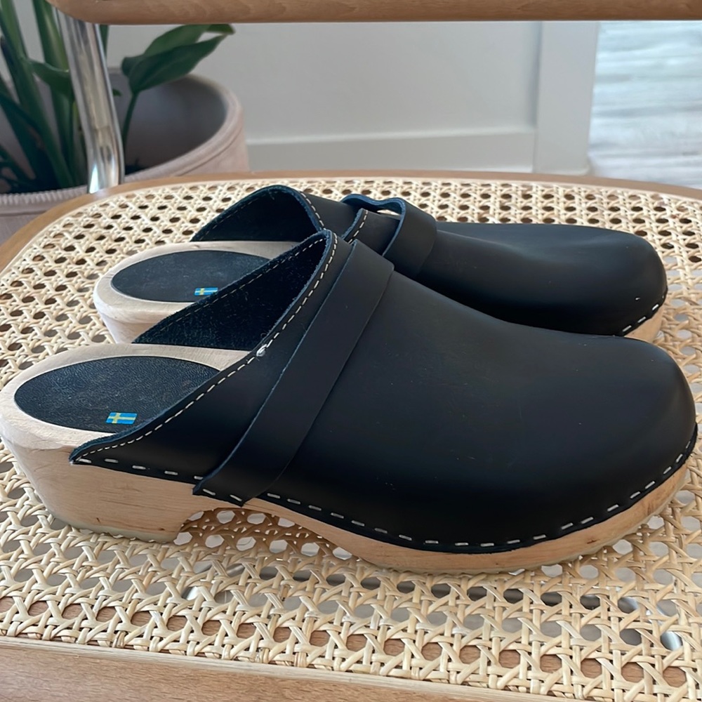 Cutest Bjork Black Clogs - Gem